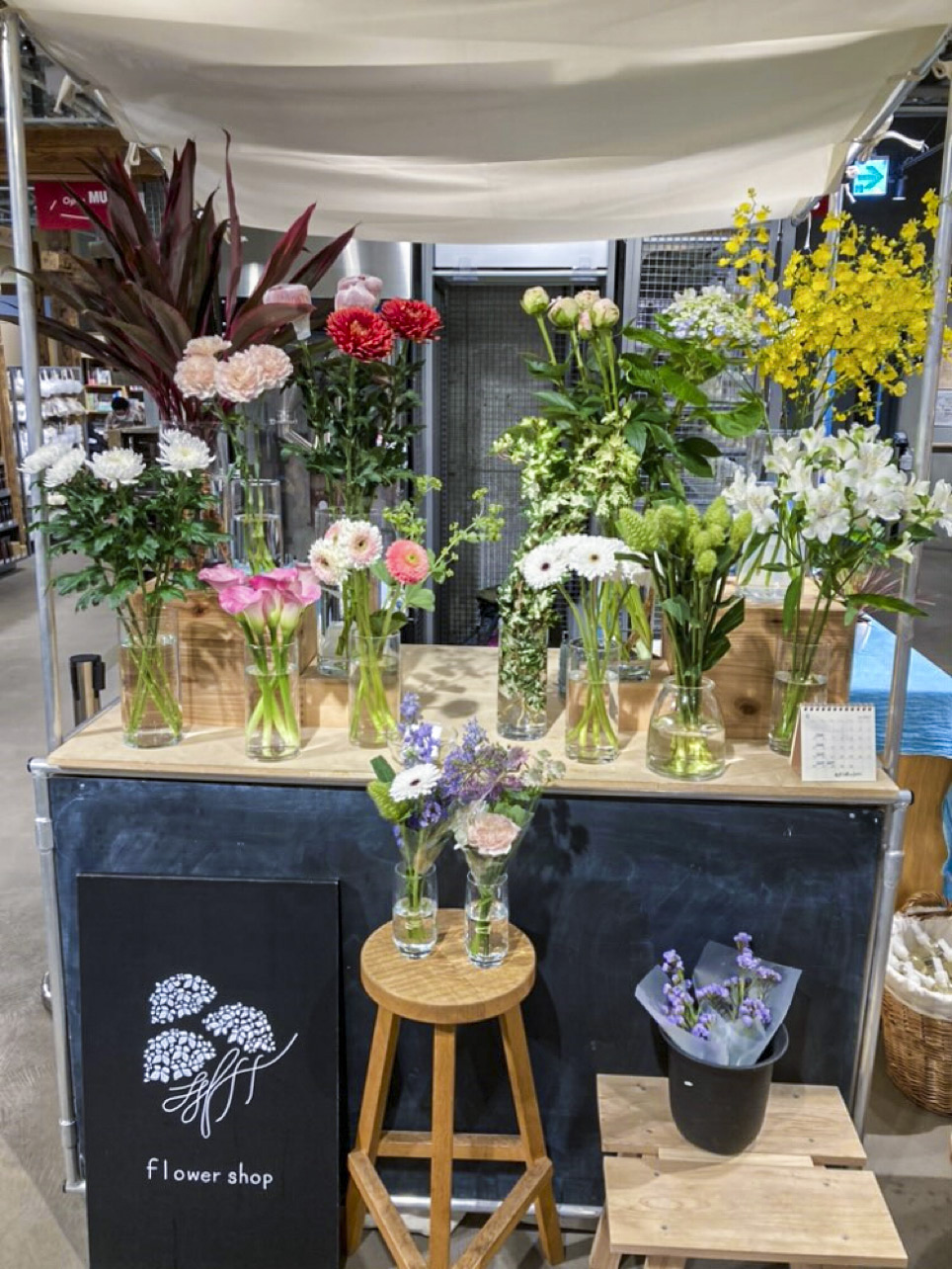 日常に彩りを！ギャップが持ち味の店主さんがいる花屋【#fff】 - 〜函ノ湯〜 函館にどっぷり浸かって楽しむサイト